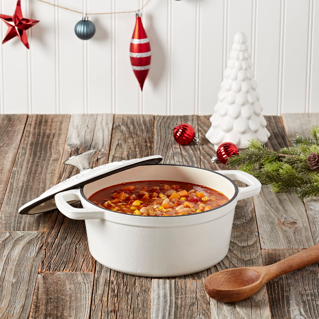 3-Quart Cast Iron Snowflake Dutch Oven, White | Smith & Clark