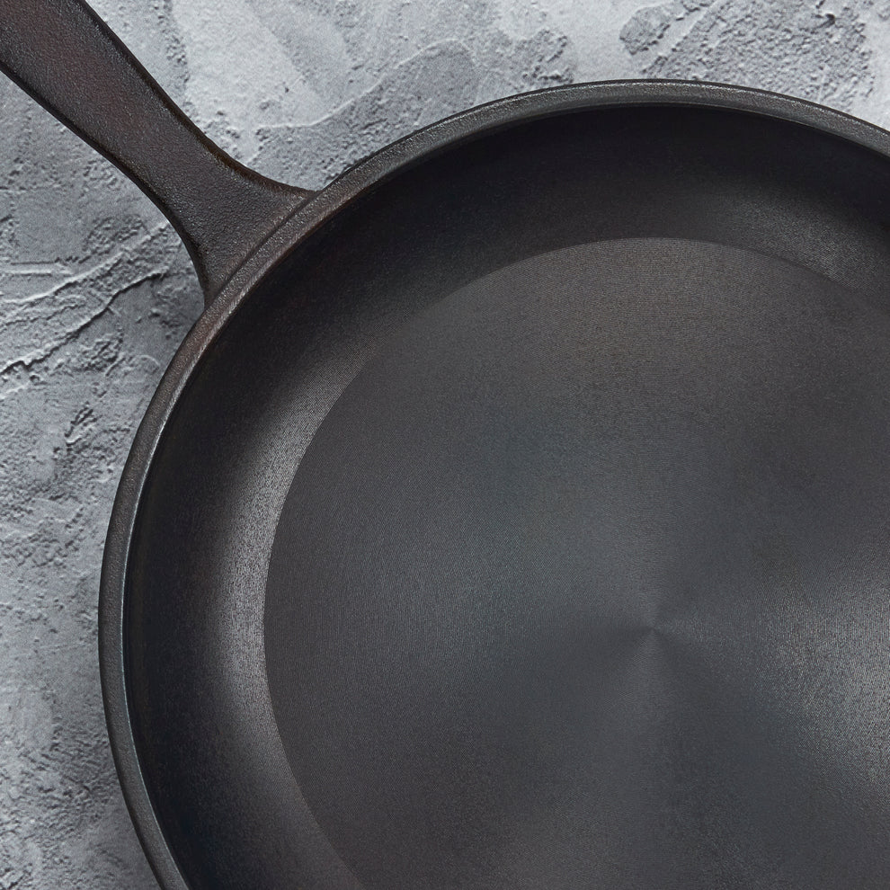 13" Smooth Cast Round Pre-Seasoned Cast Iron Sauteuse Fry Pan with Sid ...